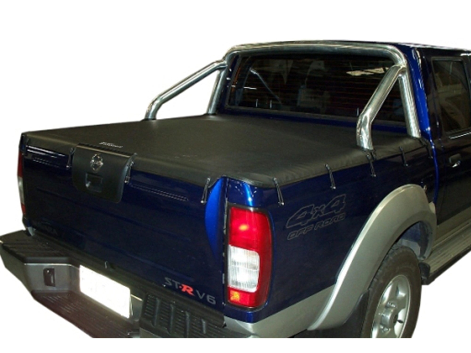Nissan Navara D22 Dual Cab November 2001 to 2008 with Sports Bars Bunj ...